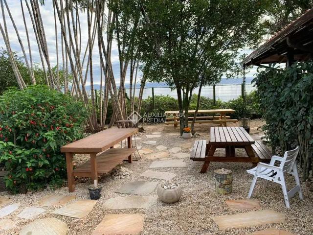 Casa / Sobrado para Venda em Florianópolis/SC Sambaqui 3 Quartos
