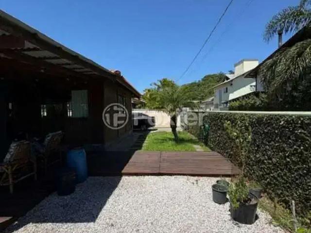 Casa / Sobrado para Venda em Florianópolis/SC Sambaqui 3 Quartos