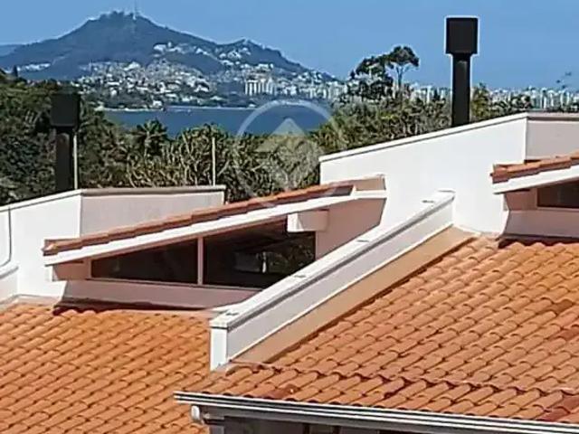 Casa / Sobrado para Venda em Florianópolis/SC Sambaqui 3 Quartos