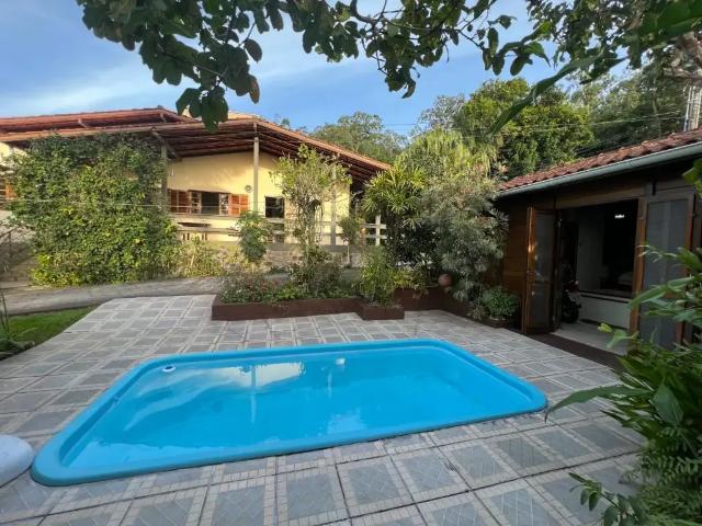 Casa / Sobrado para Venda em Florianópolis/SC Sambaqui 4 Quartos