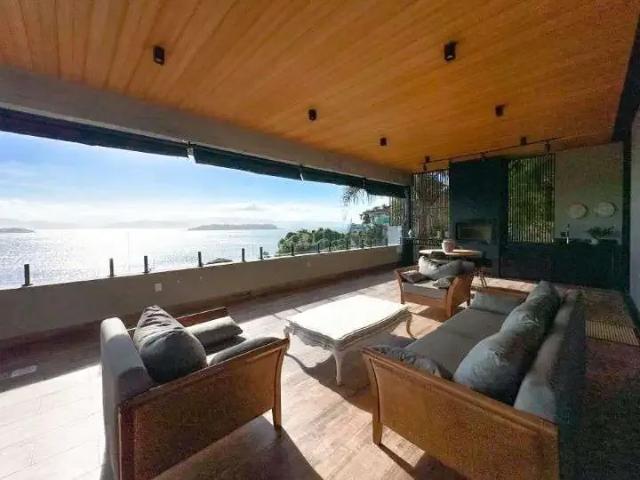 Casa / Sobrado para Venda em Florianópolis/SC Sambaqui 4 Quartos