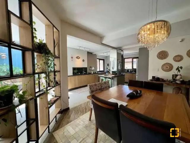 Casa / Sobrado para Venda em Florianópolis/SC Sambaqui 3 Quartos