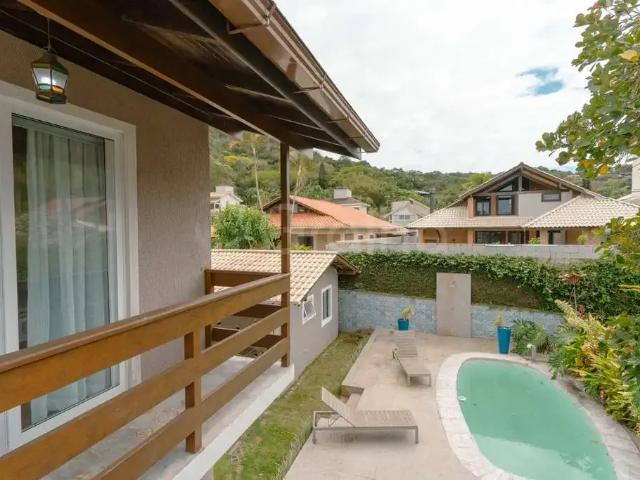 Casa / Sobrado para Venda em Florianópolis/SC Sambaqui 5 Quartos