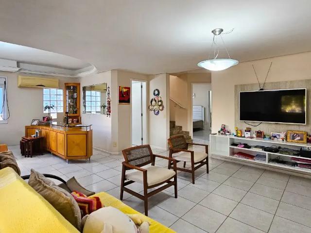 Casa / Sobrado para Venda em Florianópolis/SC Santa Mônica 4 Quartos