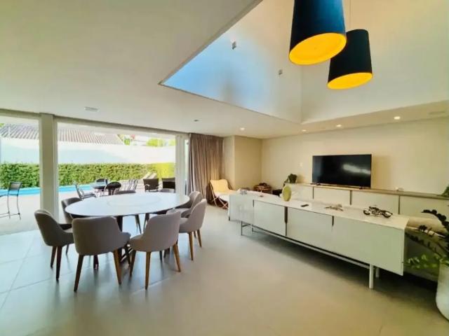 Casa / Sobrado para Venda em Florianópolis/SC Santa Mônica 4 Quartos