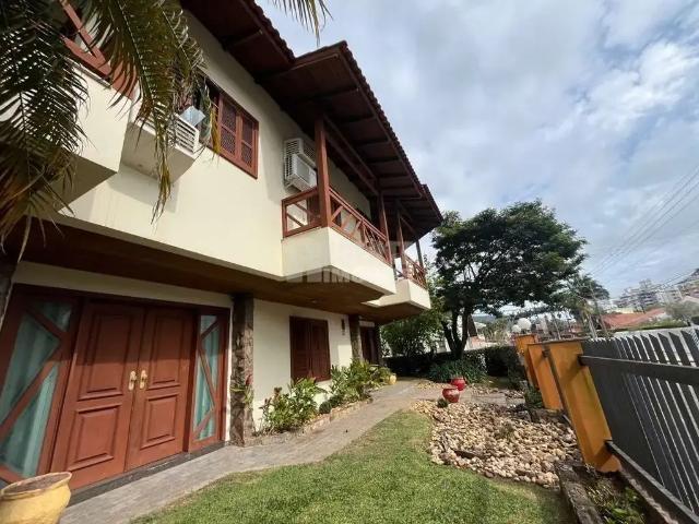Casa / Sobrado para Venda em Florianópolis/SC Parque São Jorge 5 Quartos