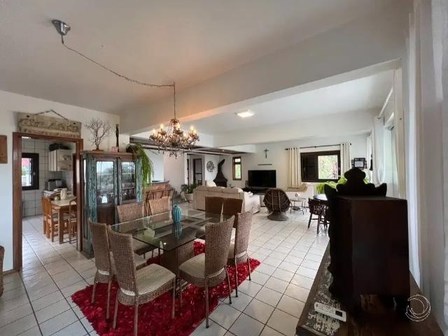 Casa / Sobrado para Venda em Florianópolis/SC Praia Brava 4 Quartos