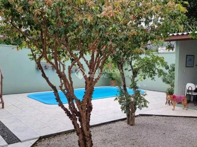 Casa / Sobrado para Venda em Florianópolis/SC Rio Tavares 3 Quartos