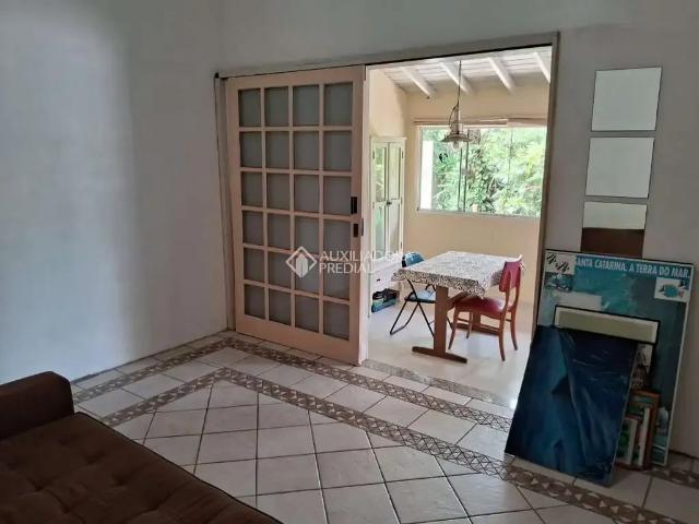 Casa / Sobrado para Venda em Florianópolis/SC Rio Tavares 4 Quartos