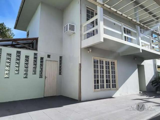 Casa / Sobrado para Venda em Florianópolis/SC Rio Tavares 4 Quartos