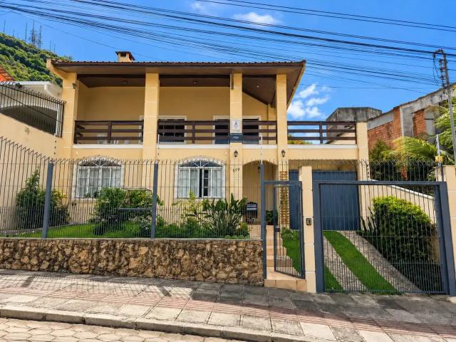 Casa / Sobrado para Venda em Florianópolis/SC Trindade 4 Quartos