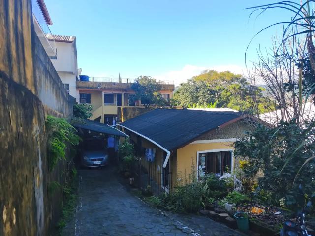 Casa / Sobrado para Venda em Florianópolis/SC Trindade 4 Quartos