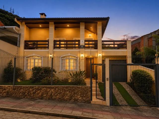 Casa / Sobrado para Venda em Florianópolis/SC Trindade 4 Quartos