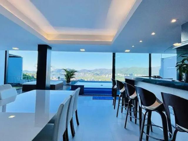 Casa / Sobrado para Venda em Florianópolis/SC Trindade 4 Quartos
