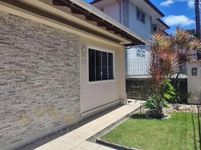 Casa / Sobrado para Venda em Florianópolis/SC Trindade 4 Quartos