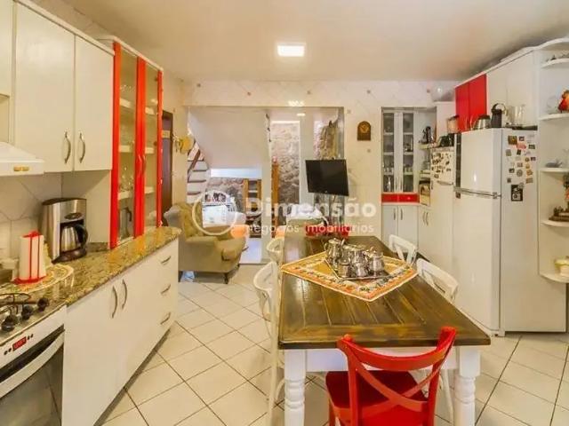 Casa / Sobrado para Venda em Florianópolis/SC Trindade 5 Quartos