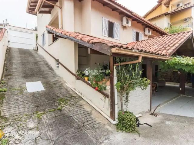 Casa / Sobrado para Venda em Florianópolis/SC Trindade 5 Quartos