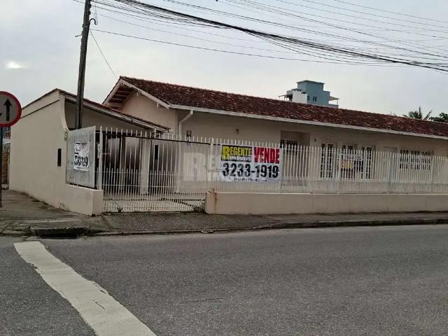 Casa / Sobrado para Venda em Florianópolis/SC Trindade 5 Quartos