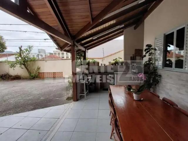 Casa / Sobrado para Venda em Florianópolis/SC Trindade 5 Quartos