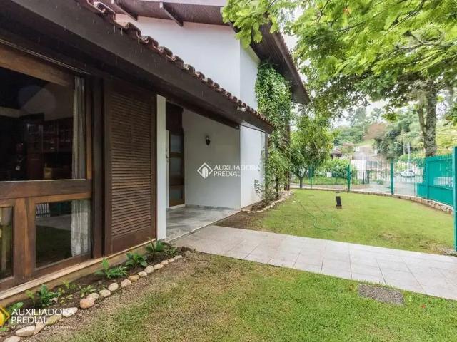 Casa / Sobrado para Venda em Florianópolis/SC Trindade 6 Quartos