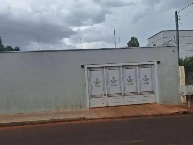 Casa / Sobrado para Venda em Frutal/MG Jardim Brasil 4 Quartos