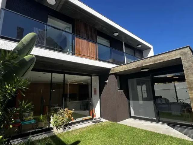 Casa / Sobrado para Venda em Garopaba/SC Morrinhos 4 Quartos