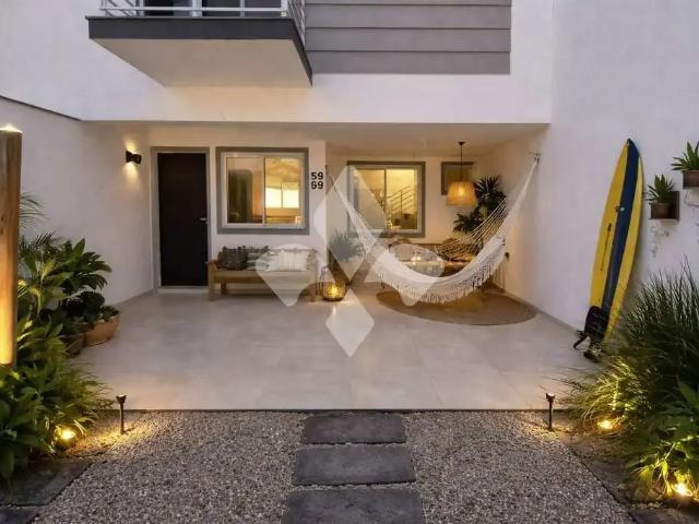 Casa / Sobrado para Venda em Garopaba/SC Ambrósio 2 Quartos