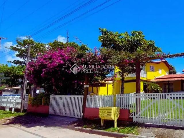 Casa / Sobrado para Venda em Garopaba/SC Ambrósio 4 Quartos
