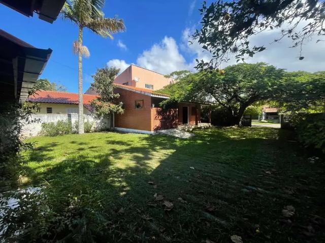 Casa / Sobrado para Venda em Garopaba/SC Centro 4 Quartos