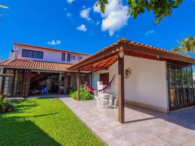 Casa / Sobrado para Venda em Garopaba/SC Centro 4 Quartos