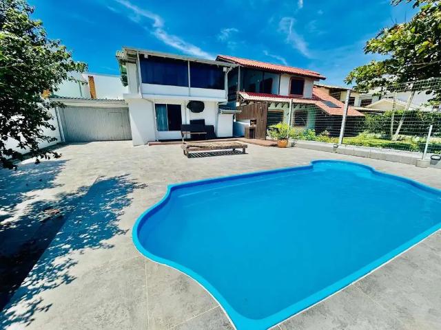 Casa / Sobrado para Venda em Garopaba/SC Centro 7 Quartos
