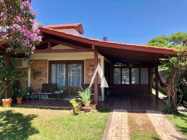 Casa / Sobrado para Venda em Garopaba/SC Centro 3 Quartos