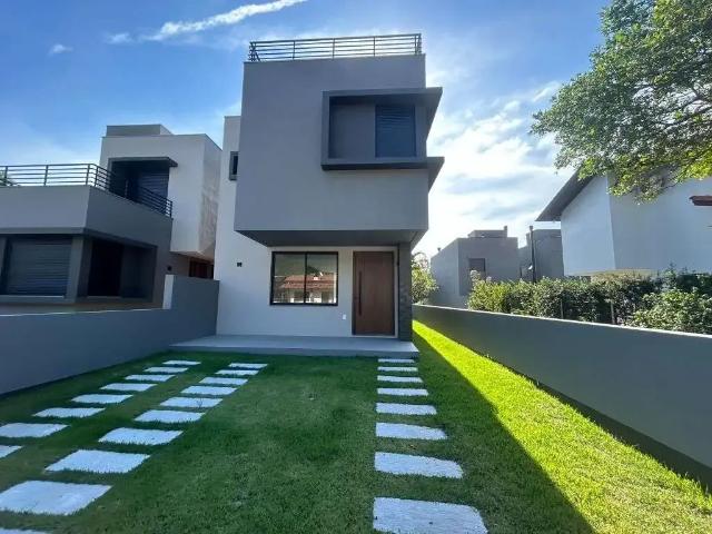 Casa / Sobrado para Venda em Garopaba/SC Centro 3 Quartos
