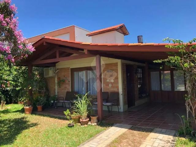 Casa / Sobrado para Venda em Garopaba/SC Centro 3 Quartos
