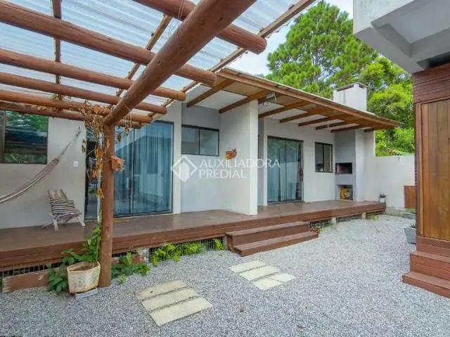 Casa / Sobrado para Venda em Garopaba/SC Encantada 4 Quartos