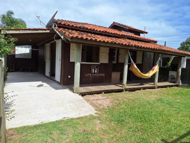 Casa / Sobrado para Venda em Garopaba/SC Grama 3 Quartos