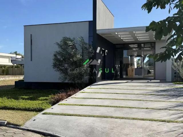 Casa / Sobrado para Venda em Garopaba/SC Limpa 3 Quartos
