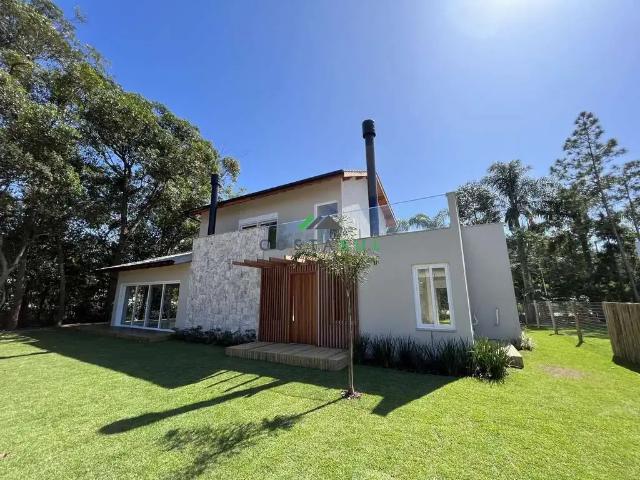 Casa / Sobrado para Venda em Garopaba/SC Limpa 4 Quartos