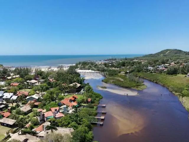 Casa / Sobrado para Venda em Garopaba/SC Praia da Ferrugem 3 Quartos