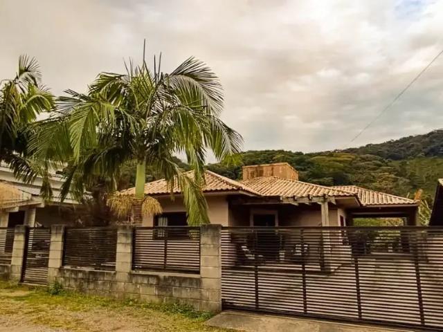 Casa / Sobrado para Venda em Garopaba/SC Ressacada 3 Quartos
