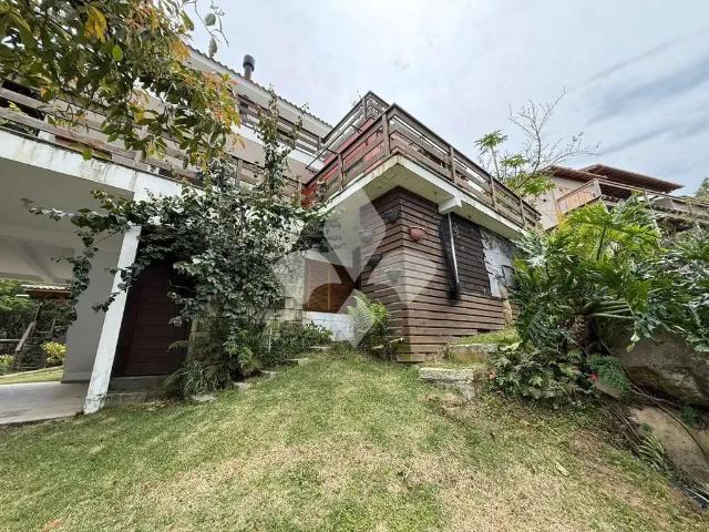 Casa / Sobrado para Venda em Garopaba/SC Siriú 4 Quartos