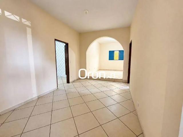 Casa / Sobrado para Venda em Goiânia/GO Aeroviário 3 Quartos