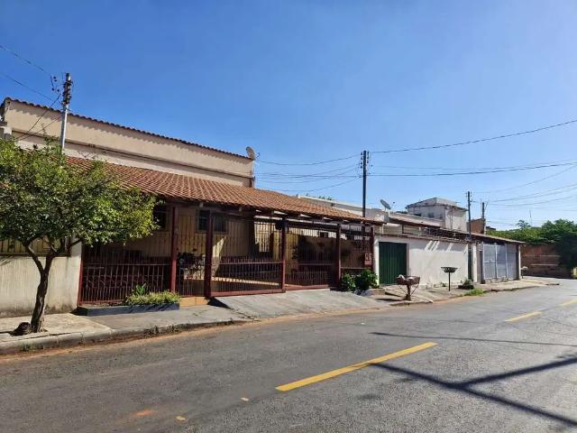 Casa / Sobrado para Venda em Goiânia/GO Feliz 7 Quartos