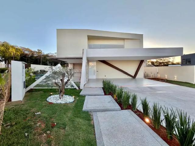 Casa / Sobrado para Venda em Goiânia/GO Jardins França 5 Quartos