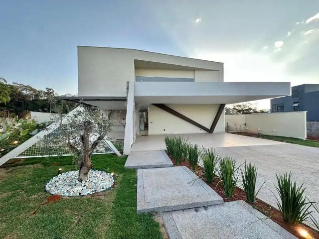 Casa / Sobrado para Venda em Goiânia/GO Jardins França 5 Quartos