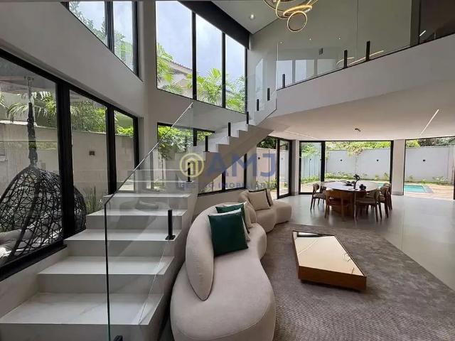 Casa / Sobrado para Venda em Goiânia/GO Jardins Madri 3 Quartos