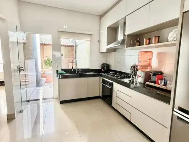 Casa / Sobrado para Venda em Goiânia/GO Moinho dos Ventos 3 Quartos
