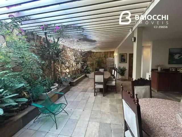 Casa / Sobrado para Venda em Goiânia/GO Setor Oeste 5 Quartos