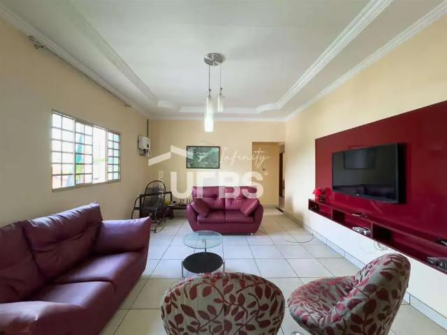 Casa / Sobrado para Venda em Goiânia/GO Setor Oeste 5 Quartos