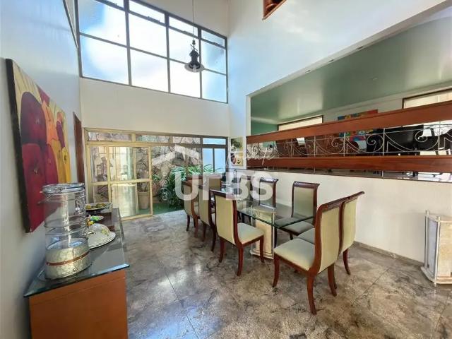 Casa / Sobrado para Venda em Goiânia/GO Setor Sul 5 Quartos